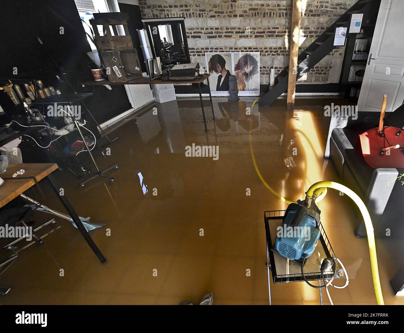 Le salon de thé du village hi-res stock photography and images - Alamy