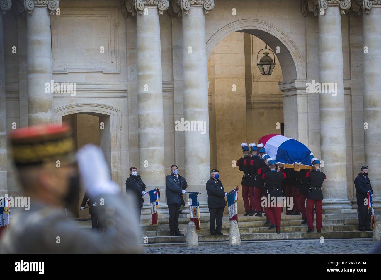 Porte drapeau militaire hi-res stock photography and images - Alamy