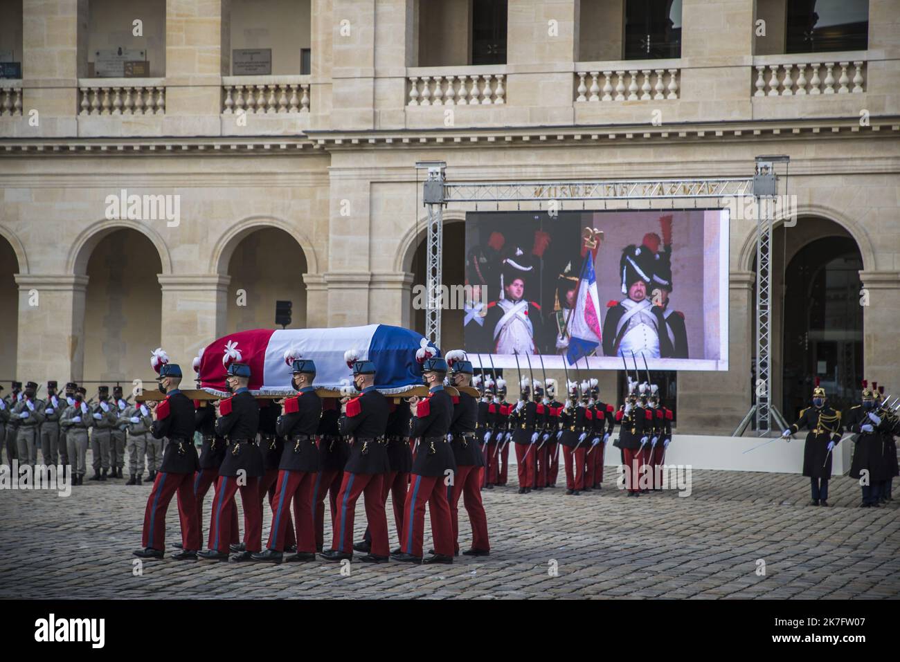 Porte drapeau militaire hi-res stock photography and images - Alamy