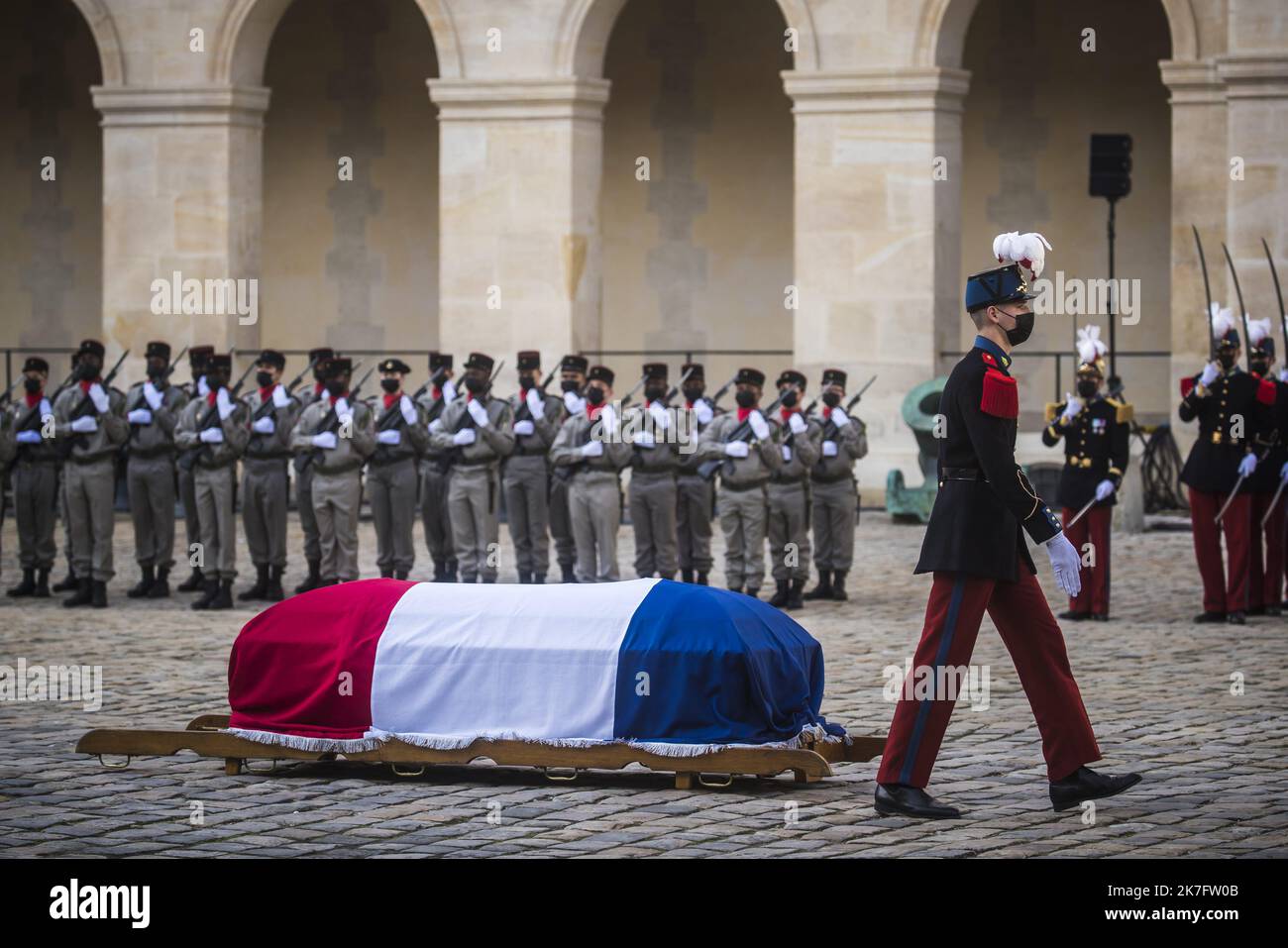 Porte drapeau militaire hi-res stock photography and images - Alamy