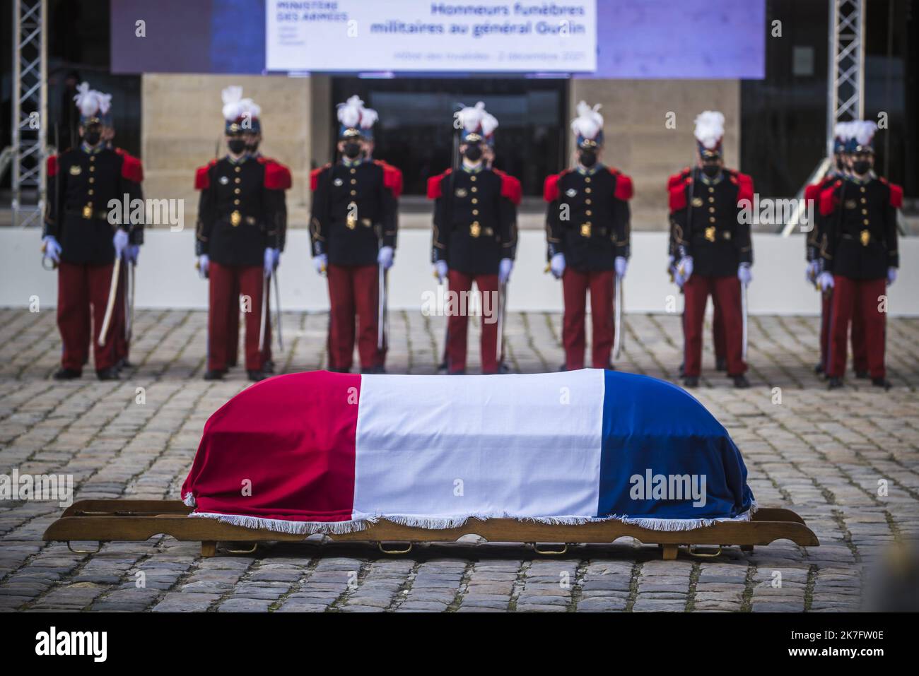 Porte drapeau militaire hi-res stock photography and images - Alamy