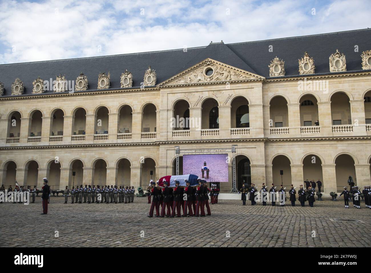 Porte drapeau militaire hi-res stock photography and images - Alamy