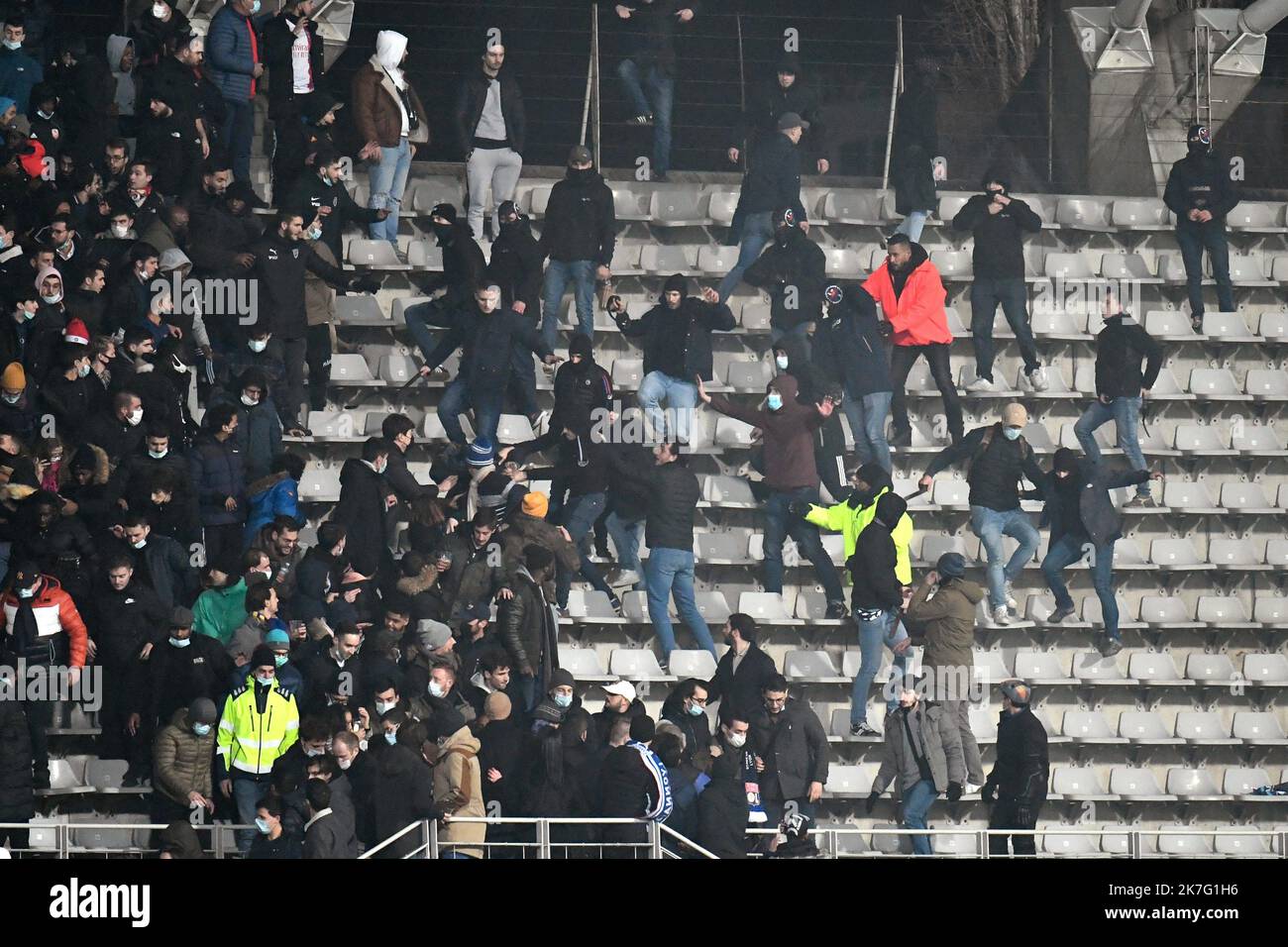 Hooligans lyonnais hi-res stock photography and images - Alamy