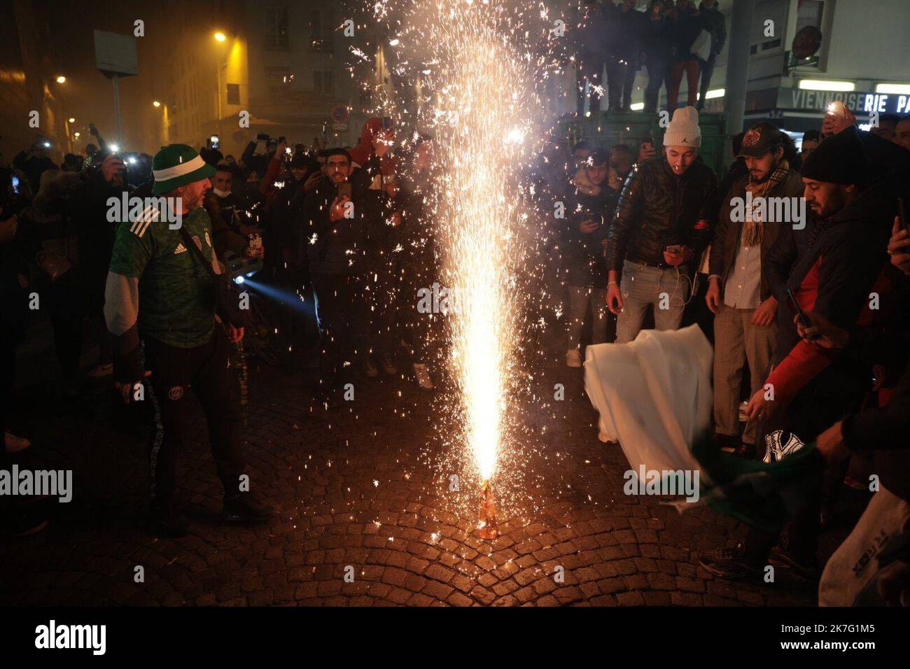 Le quartier de barbes hi-res stock photography and images - Alamy