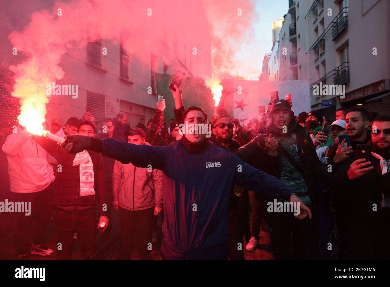 Le quartier de barbes hi-res stock photography and images - Alamy