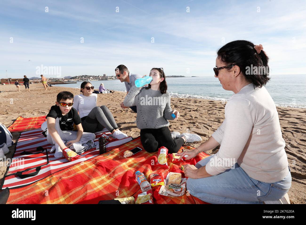 Pique nique sur la plage hi-res stock photography and images - Alamy
