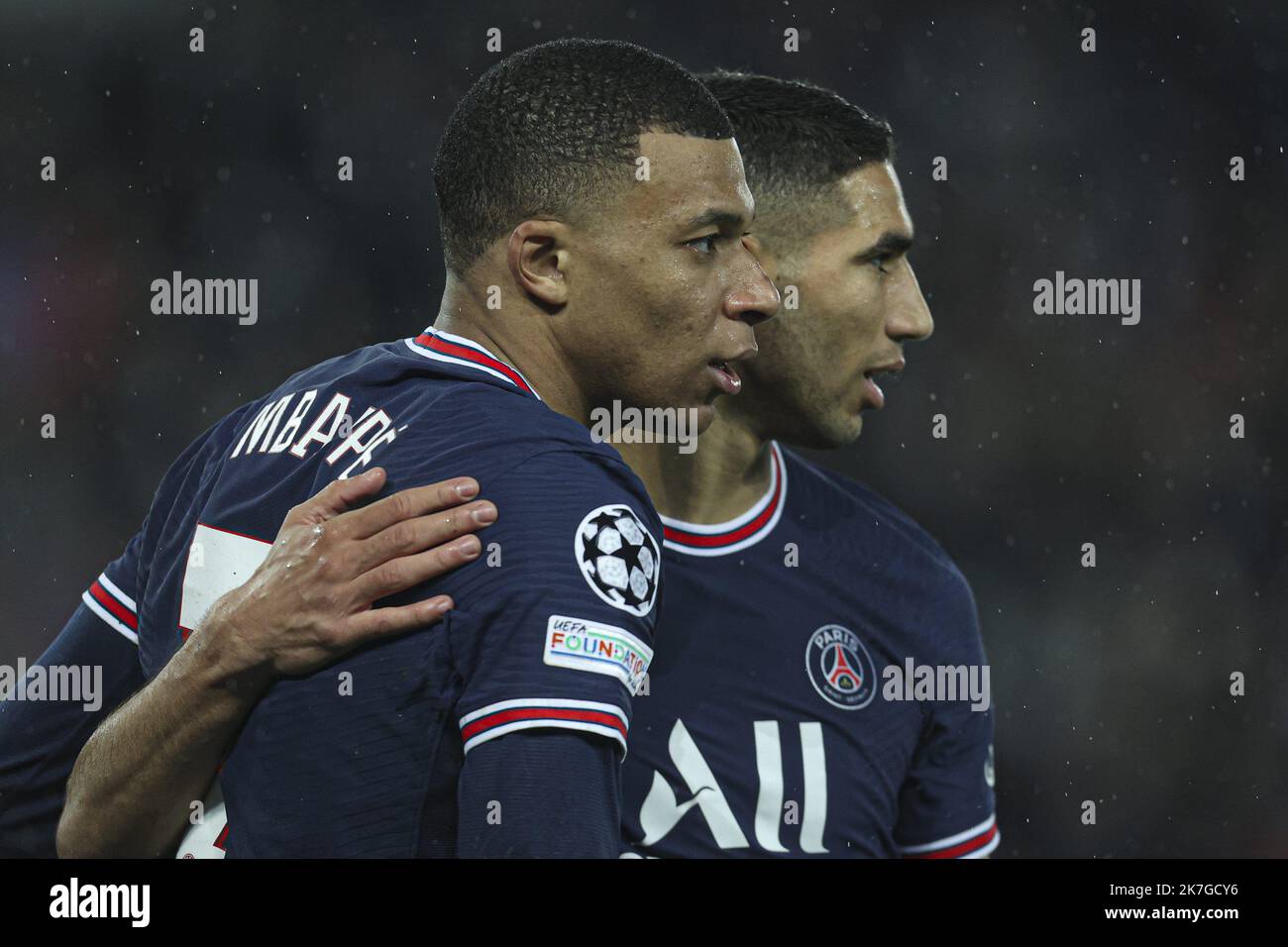 ©Sebastien Muylaert/MAXPPP - Paris 15/02/2022 Achraf Hakimi and Kylian Mbappe of Paris Saint ...