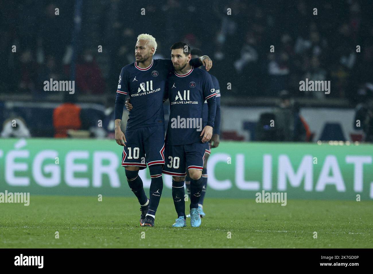 ©Sebastien Muylaert/MAXPPP - Paris 15/02/2022 Neymar Jr and Lionel Messi of Paris Saint Germain ...