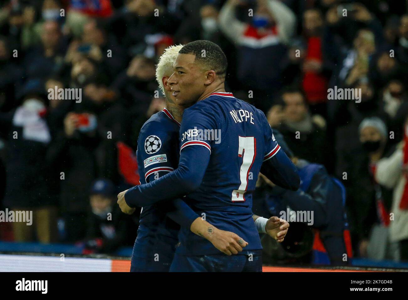 ©Sebastien Muylaert/MAXPPP - Paris 15/02/2022 Kylian Mbappe and Neymar Jr of Paris Saint Germain ...