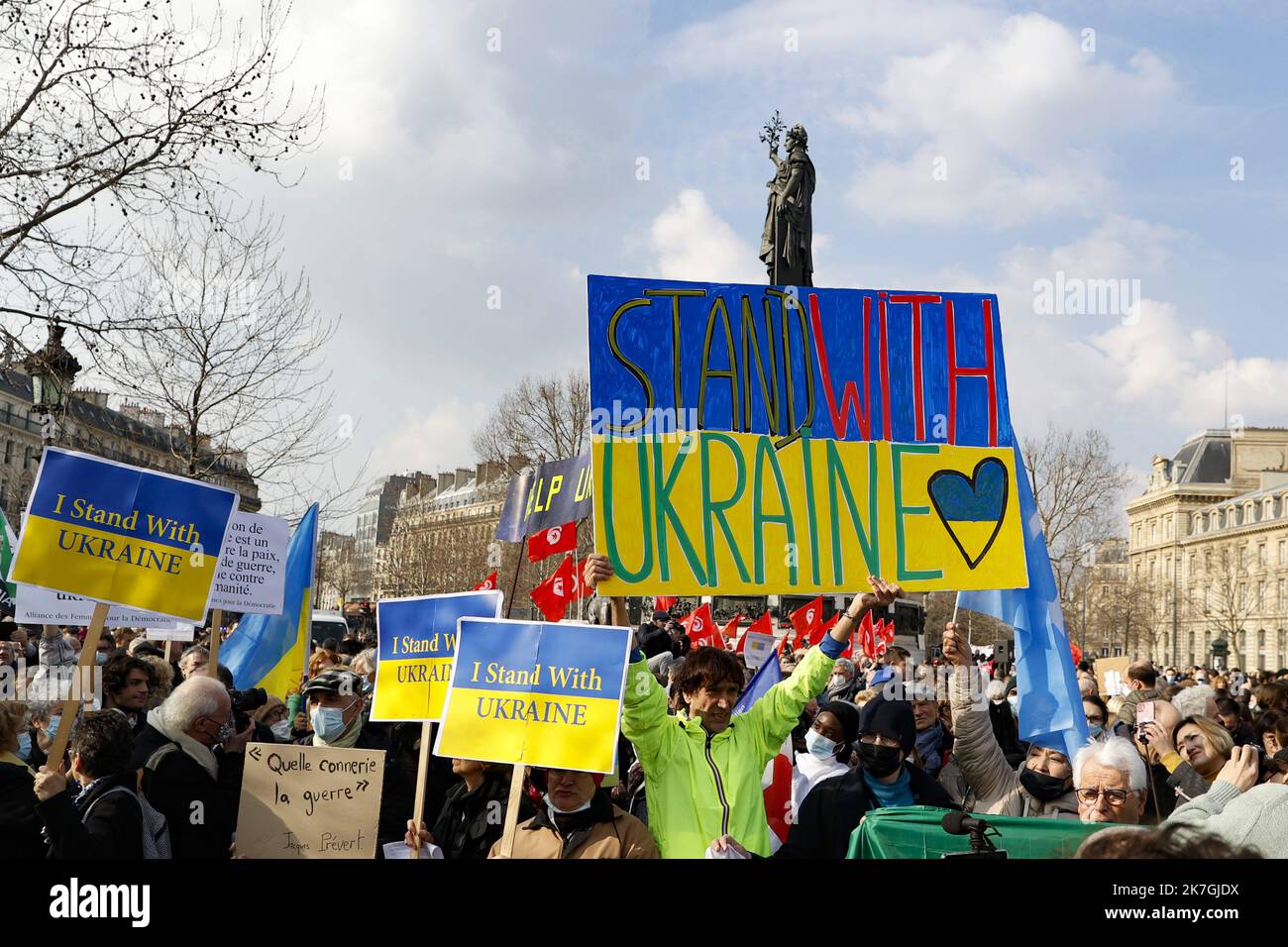 ©Sebastien Muylaert/MAXPPP - Paris 05/03/2022 Demonstrators take part ...