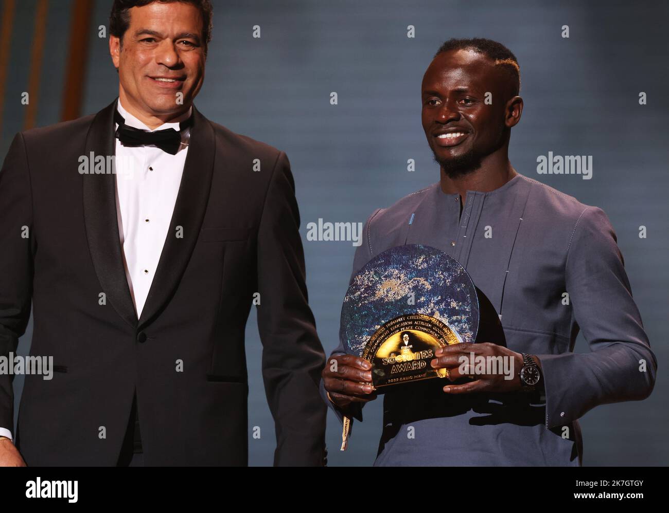 Sadio mane trophy hi-res stock photography and images - Alamy