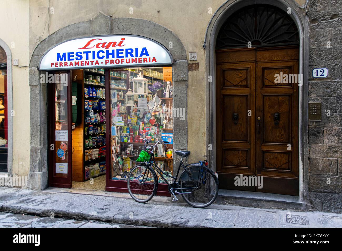An old shop at the Florence old quarter, Italy Stock Photo - Alamy