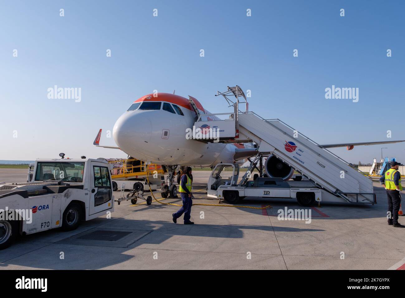 Passerelle embarquement avion hi-res stock photography and images - Alamy