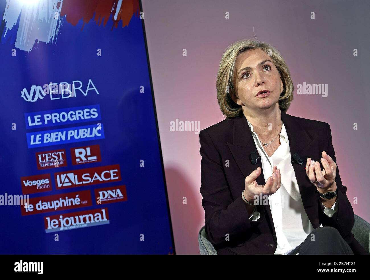 ©PHOTOPQR/LE PROGRES/Stéphane GUIOCHON - Paris 31/03/2022 - Face au lecteurs de Valerie Pécresse ...