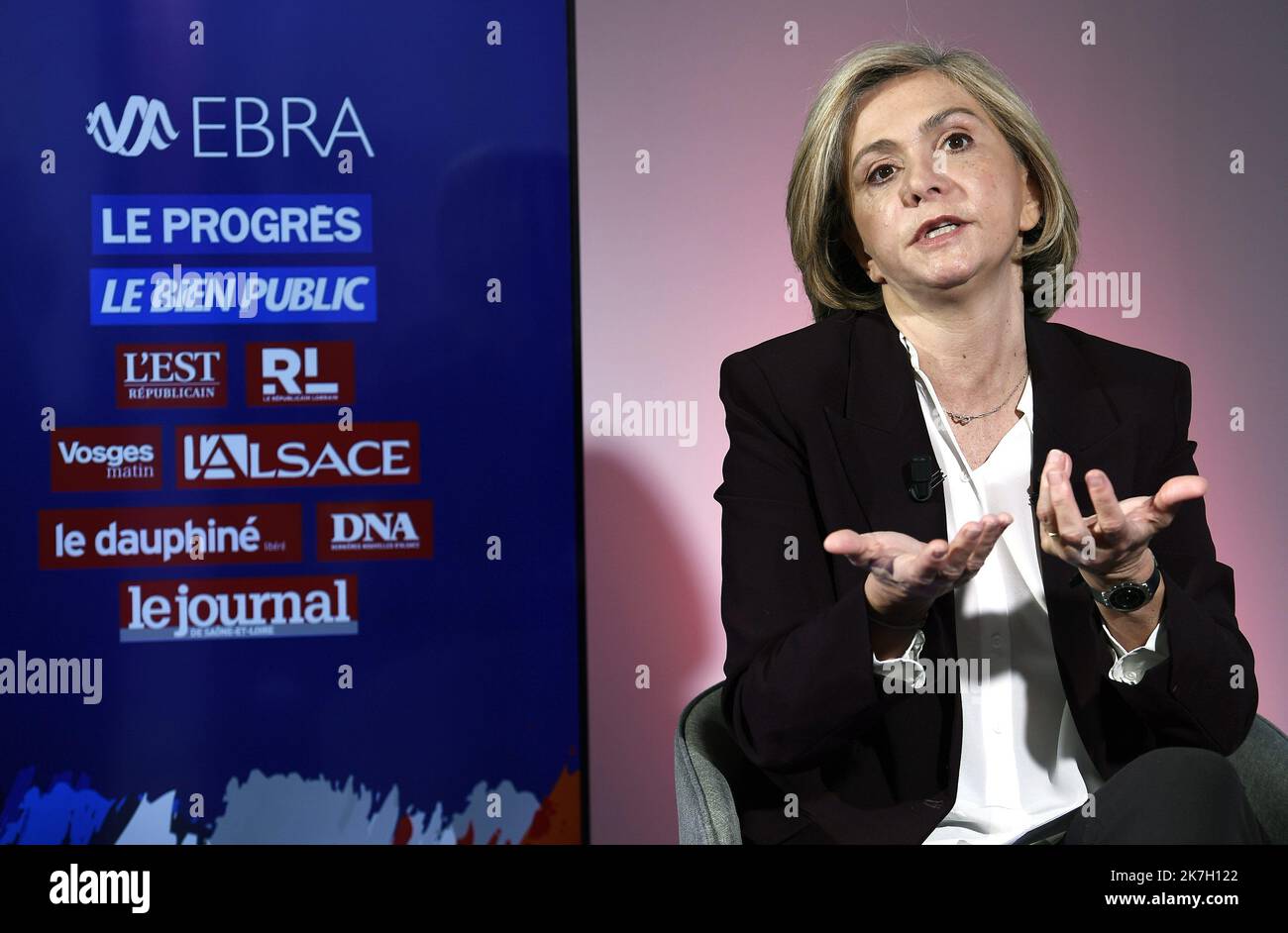 ©PHOTOPQR/LE PROGRES/Stéphane GUIOCHON - Paris 31/03/2022 - Face au lecteurs de Valerie Pécresse ...