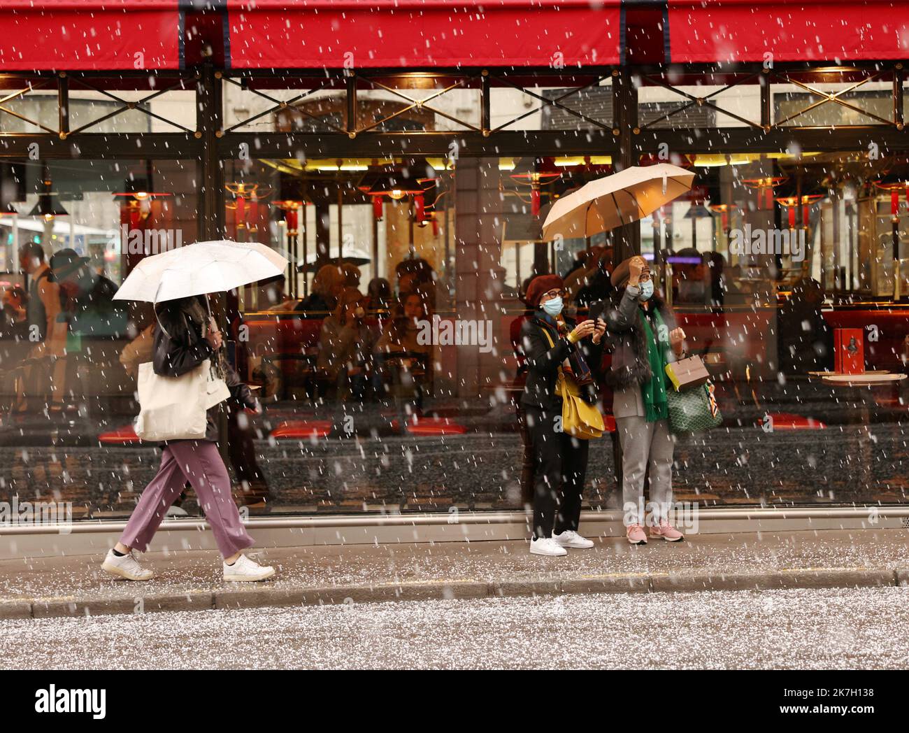 ©PHOTOPQR/LE PARISIEN/Olivier Lejeune ; Paris ; 31/03/2022 ; Une averse ...