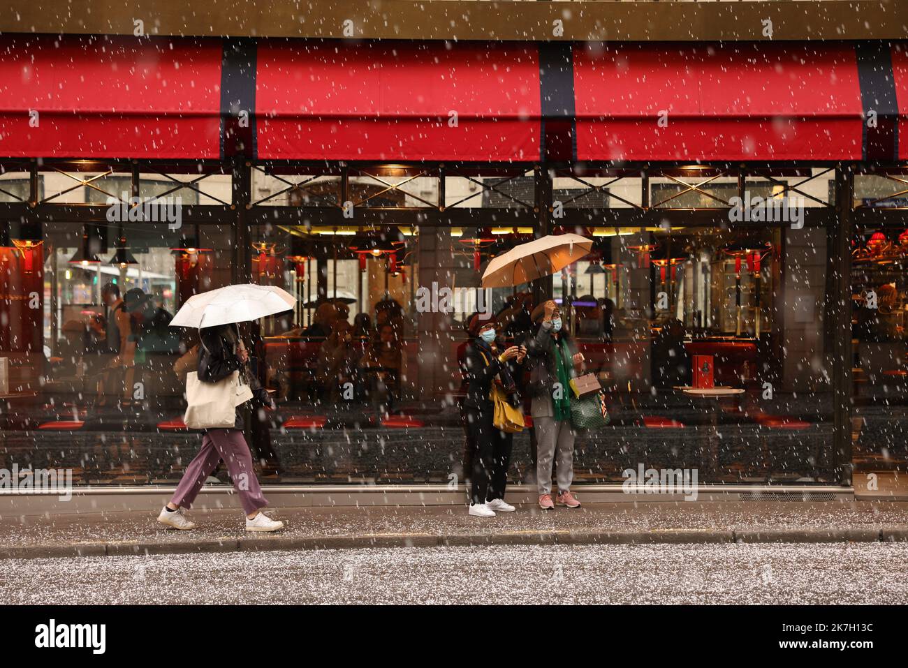 ©PHOTOPQR/LE PARISIEN/Olivier Lejeune ; Paris ; 31/03/2022 ; Une averse ...