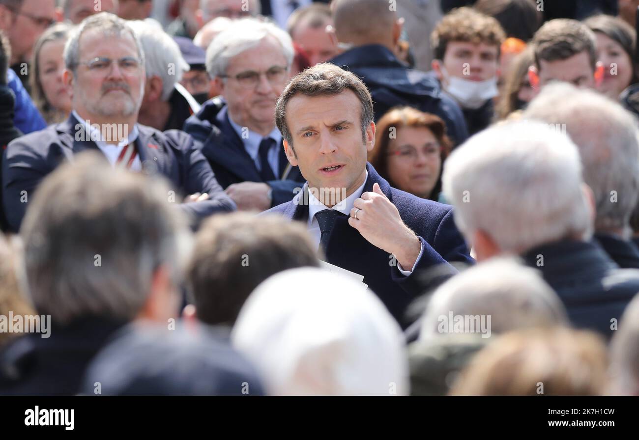 Campagne emmanuel macron hi-res stock photography and images - Alamy