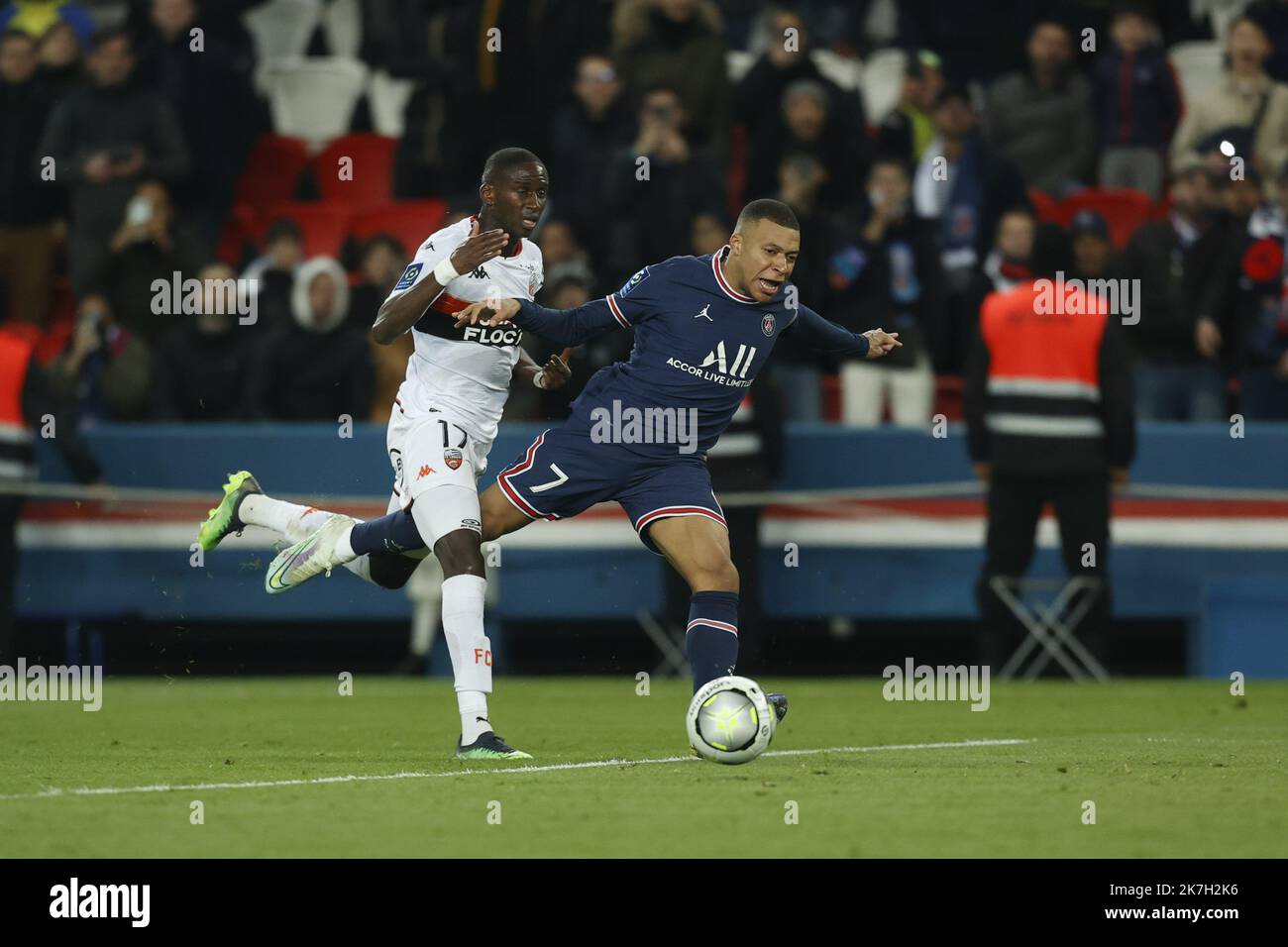 ©Sebastien Muylaert/MAXPPP - Paris 03/04/2022 Kylian Mbappe of Paris Saint-Germain fights for ...