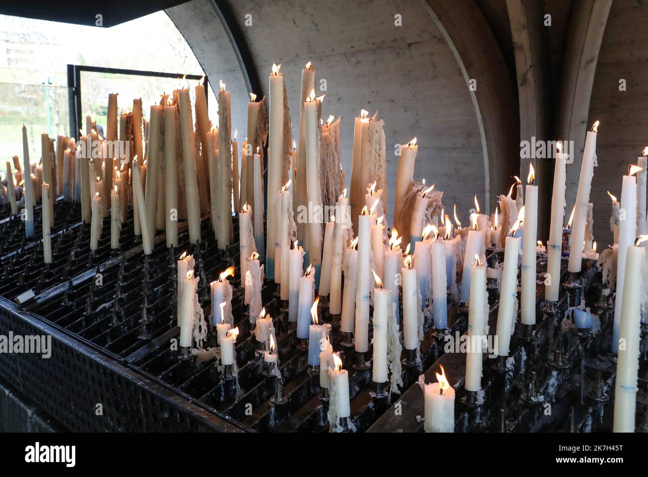 Sanctuaire lourdes hi-res stock photography and images - Alamy
