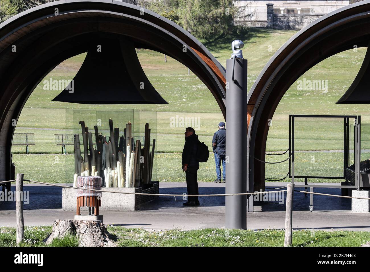 Sanctuaire lourdes hi-res stock photography and images - Alamy