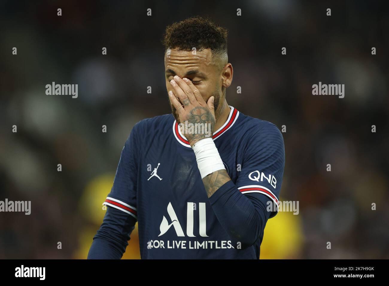 ©Sebastien Muylaert/MAXPPP - Paris 23/04/2022 Neymar Jr of Paris Saint-Germain reacts during the ...