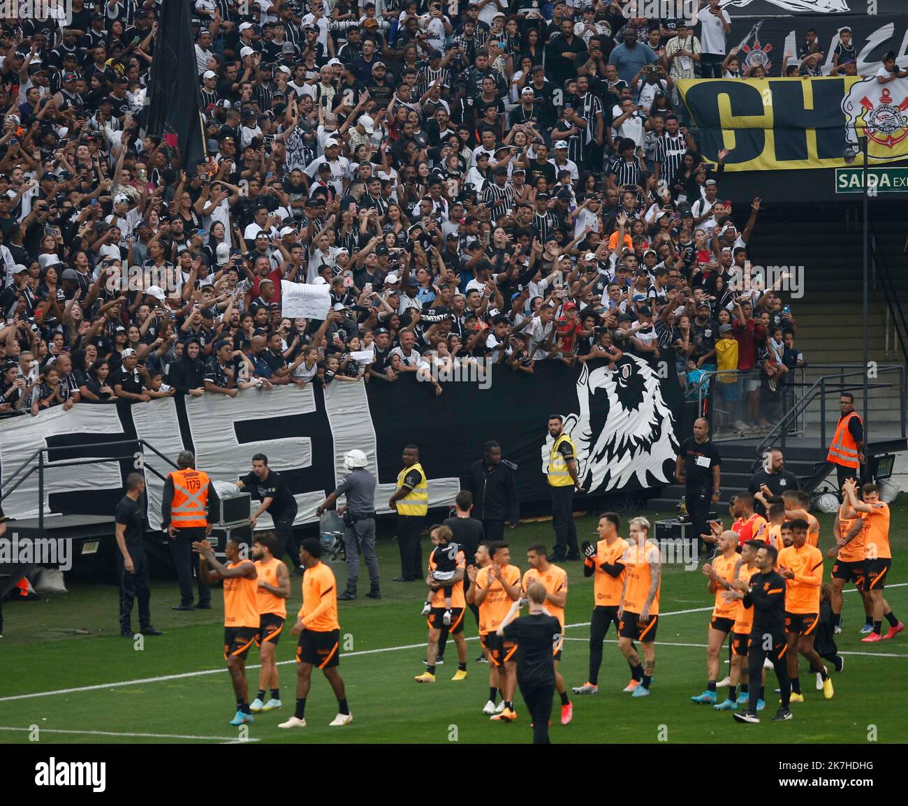 October 17, 2022, Sao Paulo, SP, Brazil: Supporters and team during ...