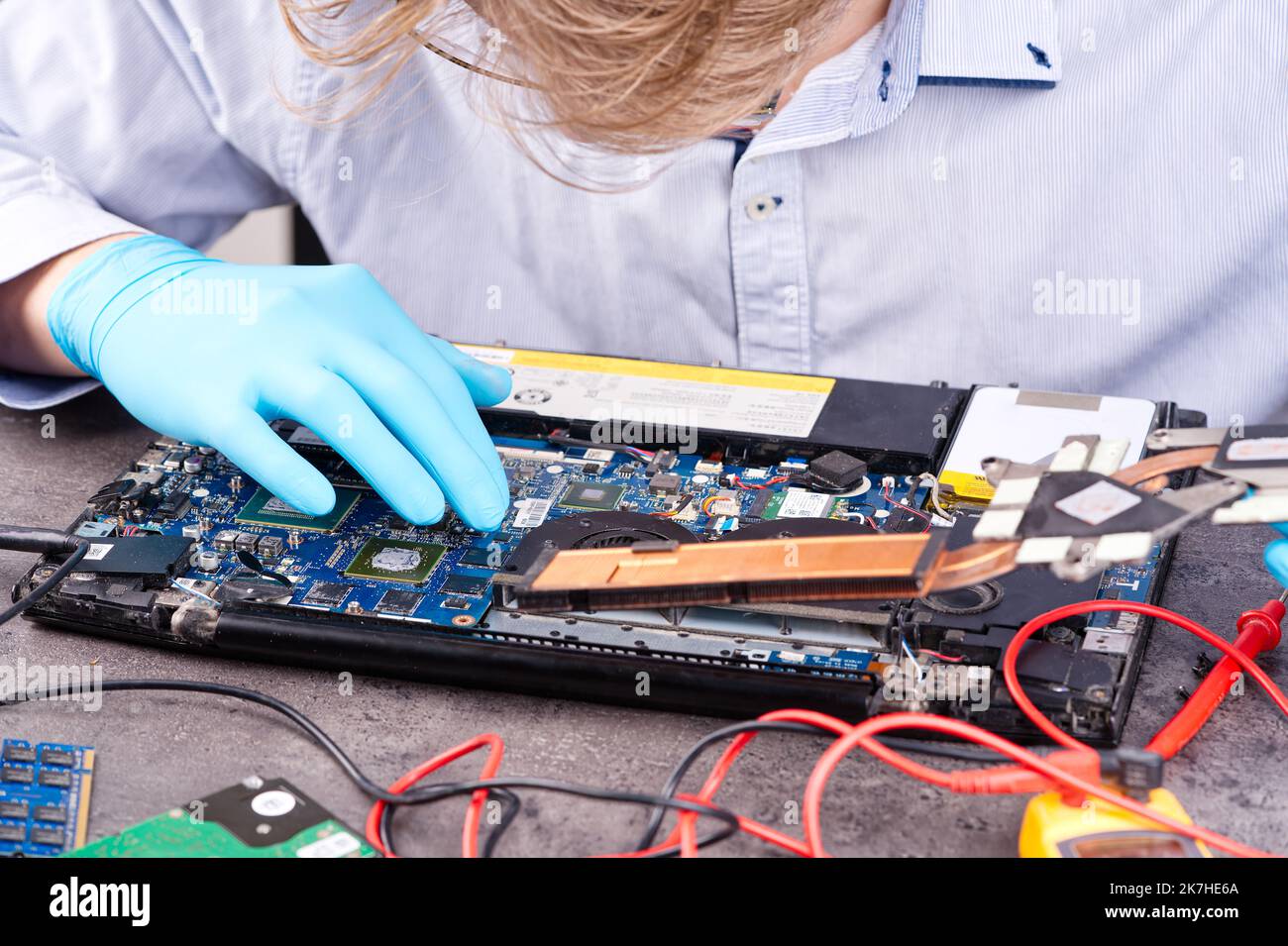 Engineer repairing laptop screwdriver hi-res stock photography and ...