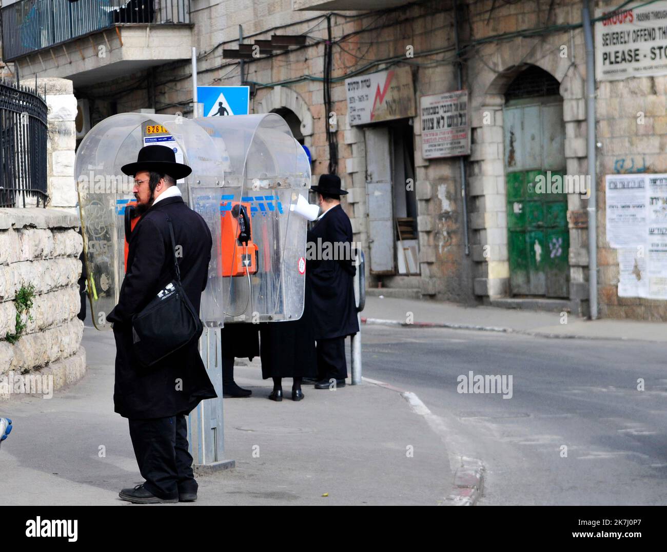 Mea She'arim neighborhood in Jerusalem, Israel Stock Photo - Alamy