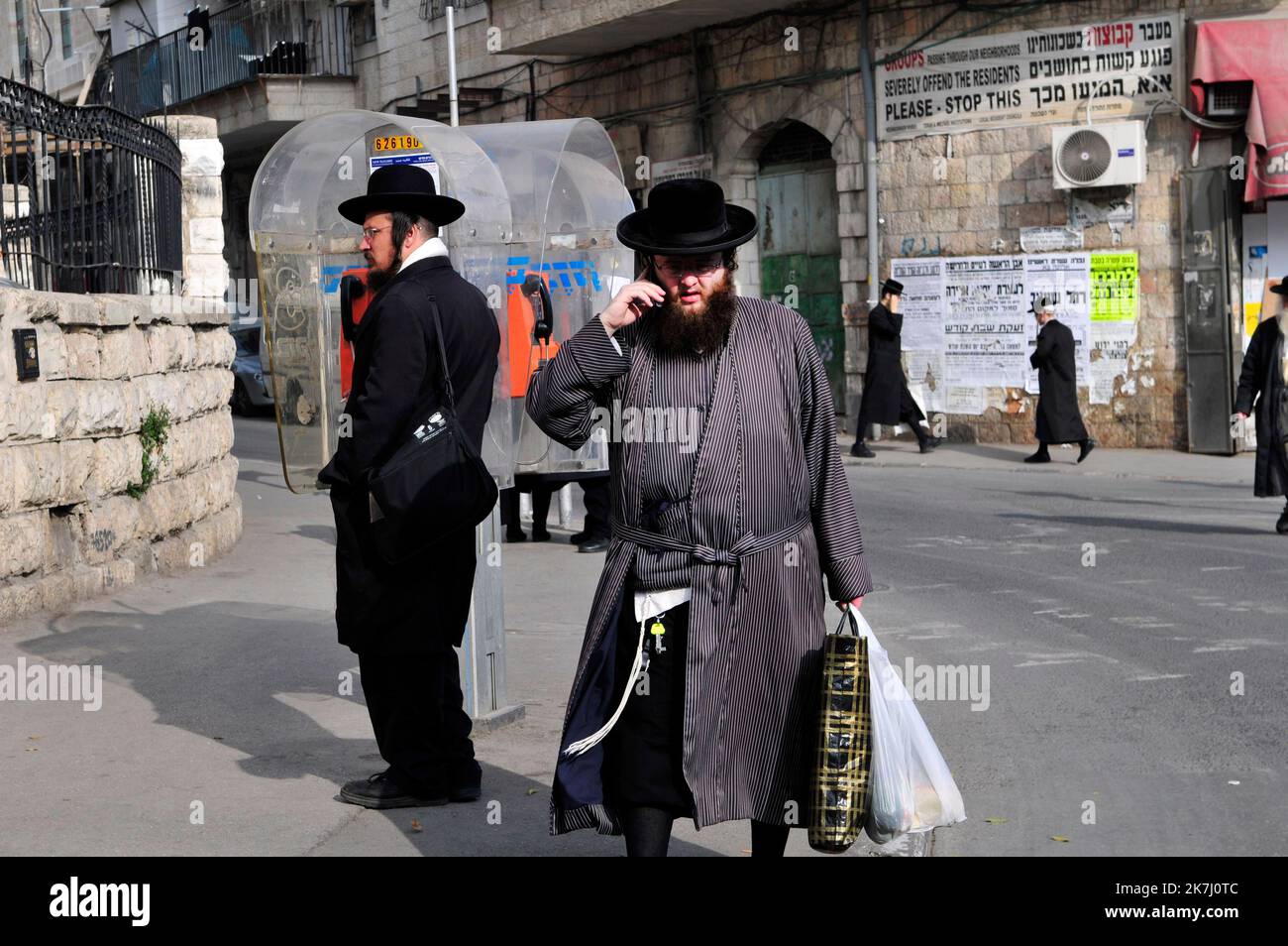 Mea She'arim neighborhood in Jerusalem, Israel Stock Photo - Alamy