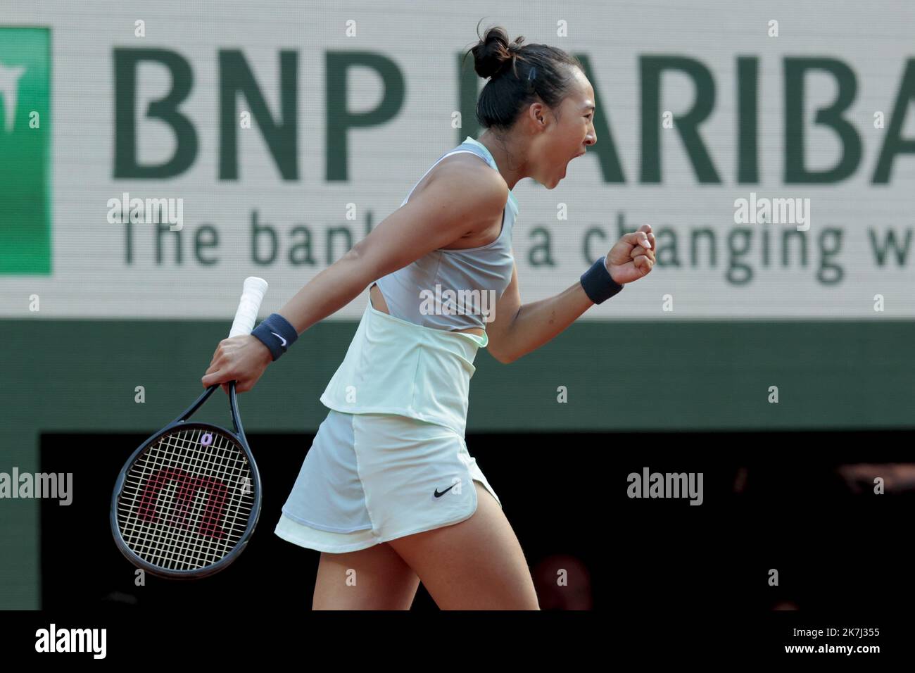 ©Sebastien Muylaert/MAXPPP - Paris 30/05/2022 Qinwen Zheng of China reacts against Iga Swiatek ...