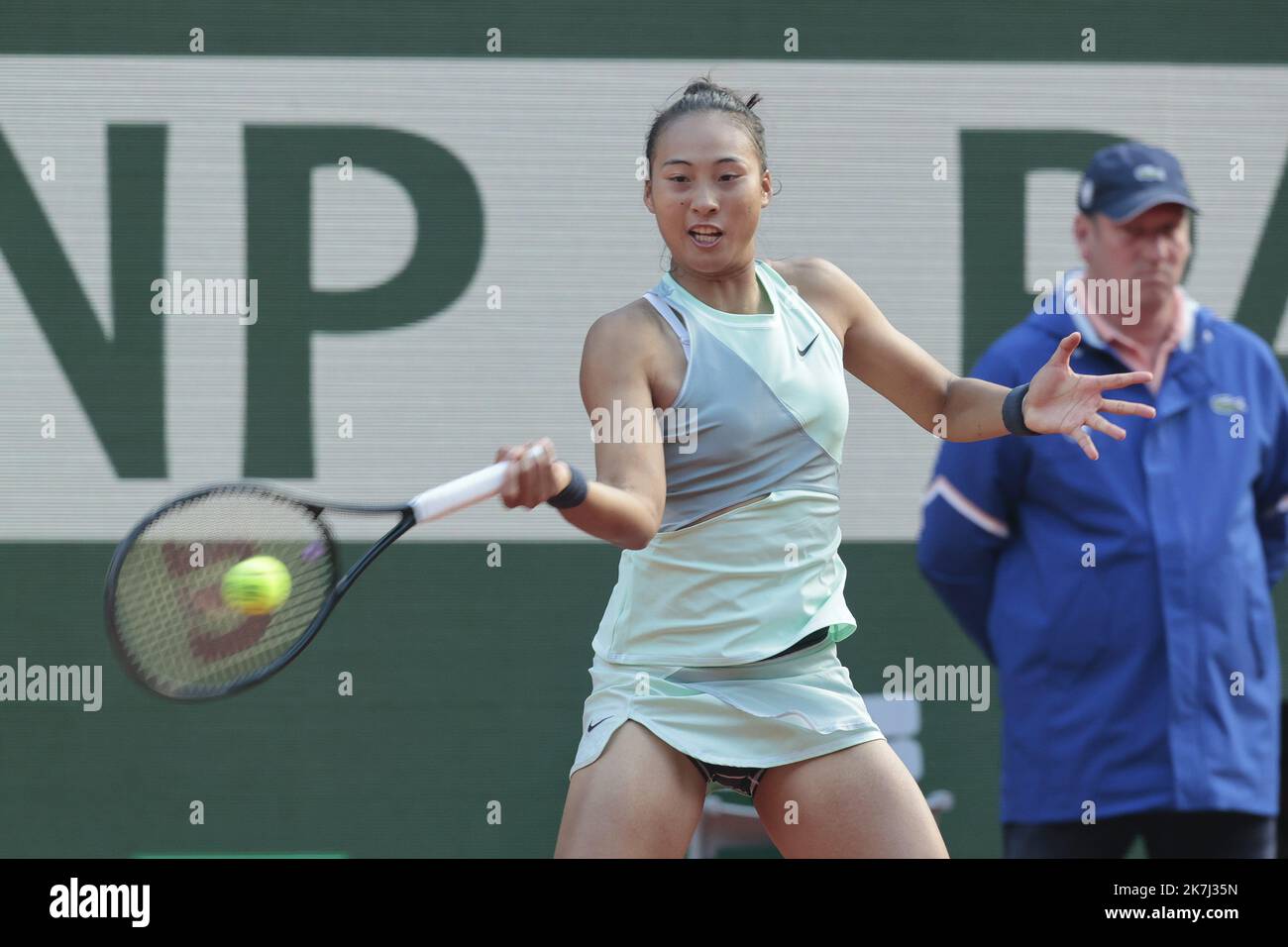 ©Sebastien Muylaert/MAXPPP - Paris 30/05/2022 Qinwen Zheng of China ...