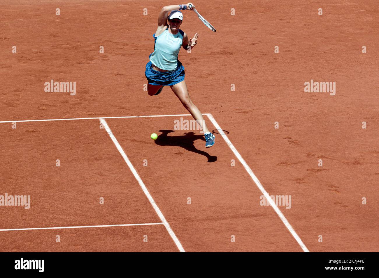 Iga swiatek forehand hi-res stock photography and images - Alamy