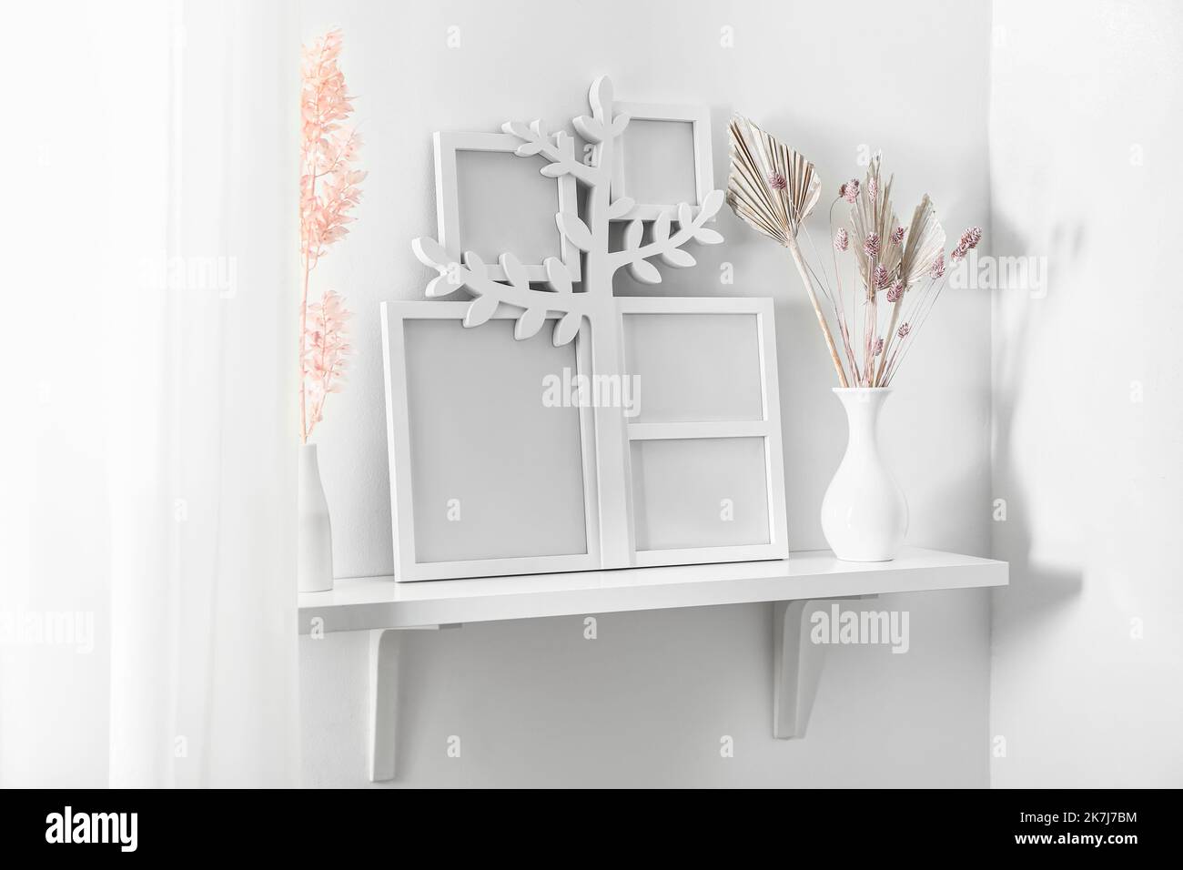 Family tree with blank picture frames hi-res stock photography and images - Alamy