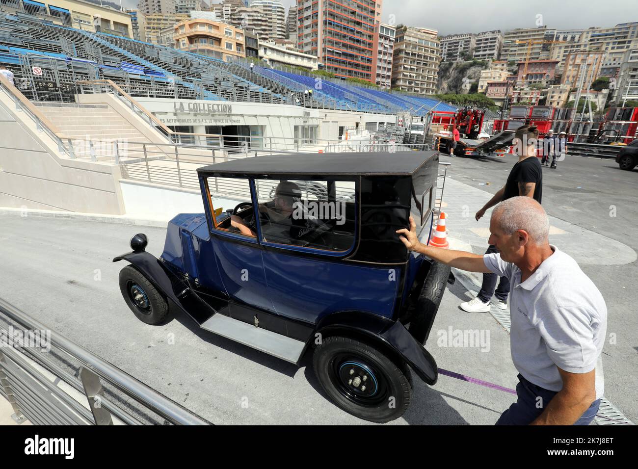 Voitures anciennes de collection hi-res stock photography and images ...