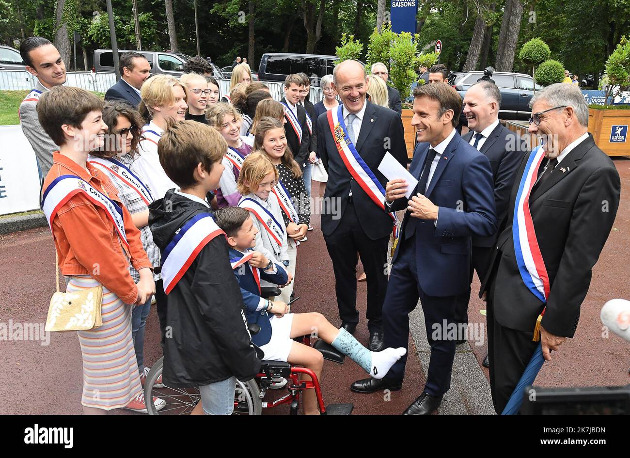 Foule de jeunes hi-res stock photography and images - Alamy