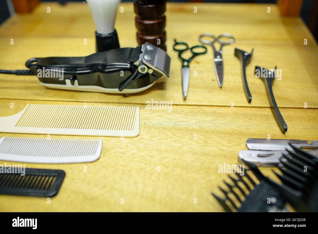 Vintage tools of barber shop on wooden background Stock Photo - Alamy
