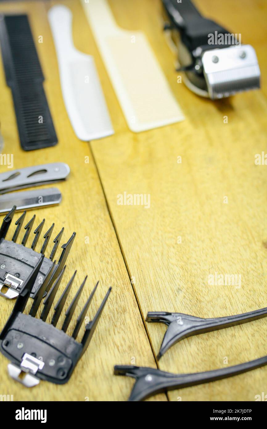 Vintage tools of barber shop on wooden background Stock Photo - Alamy