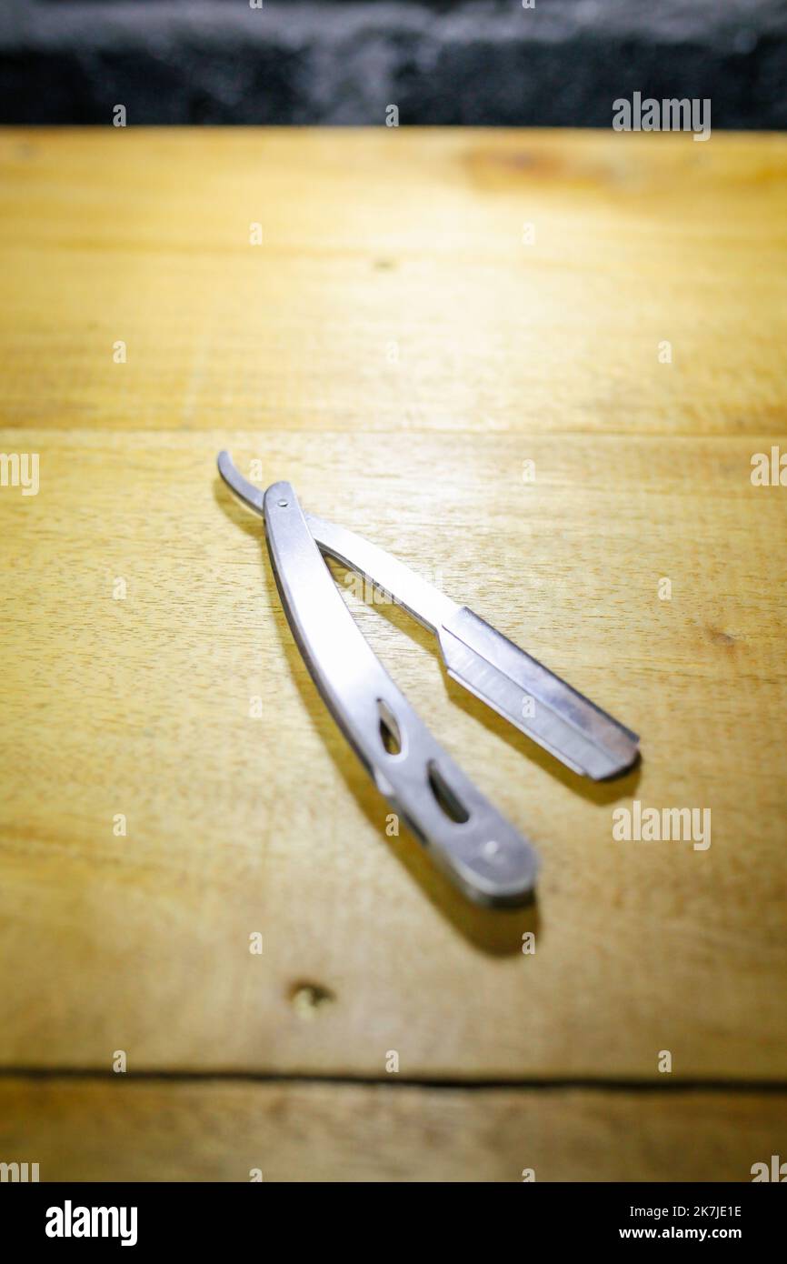 Open old dangerous razor on a wooden background. isolated, blade Stock ...