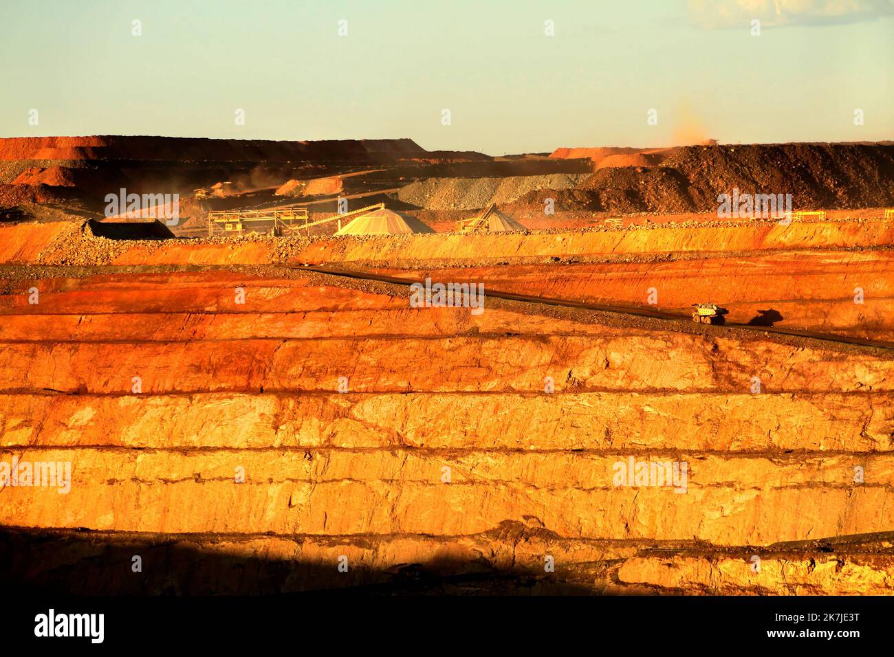 Evening sunlight on the Super Pit Gold Mine, Kalgoorlie, Western ...