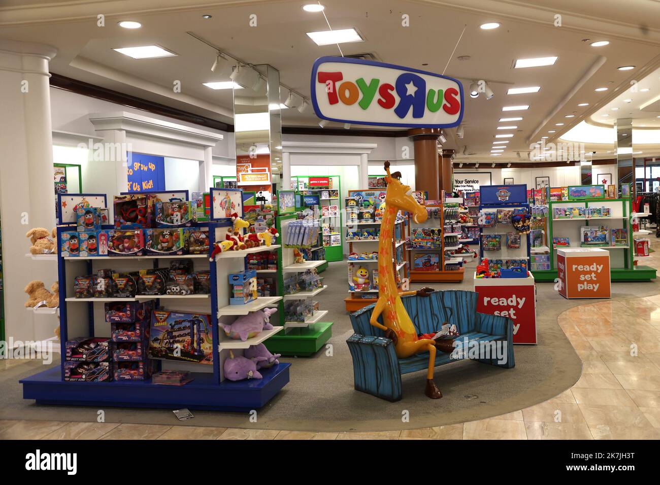 Inside toys r us hi-res stock photography and images - Alamy