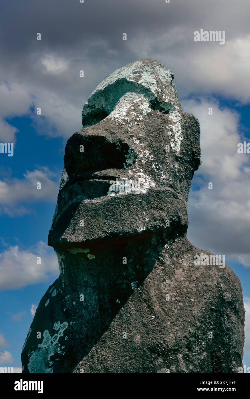 Shot moai statue easter hi-res stock photography and images - Alamy
