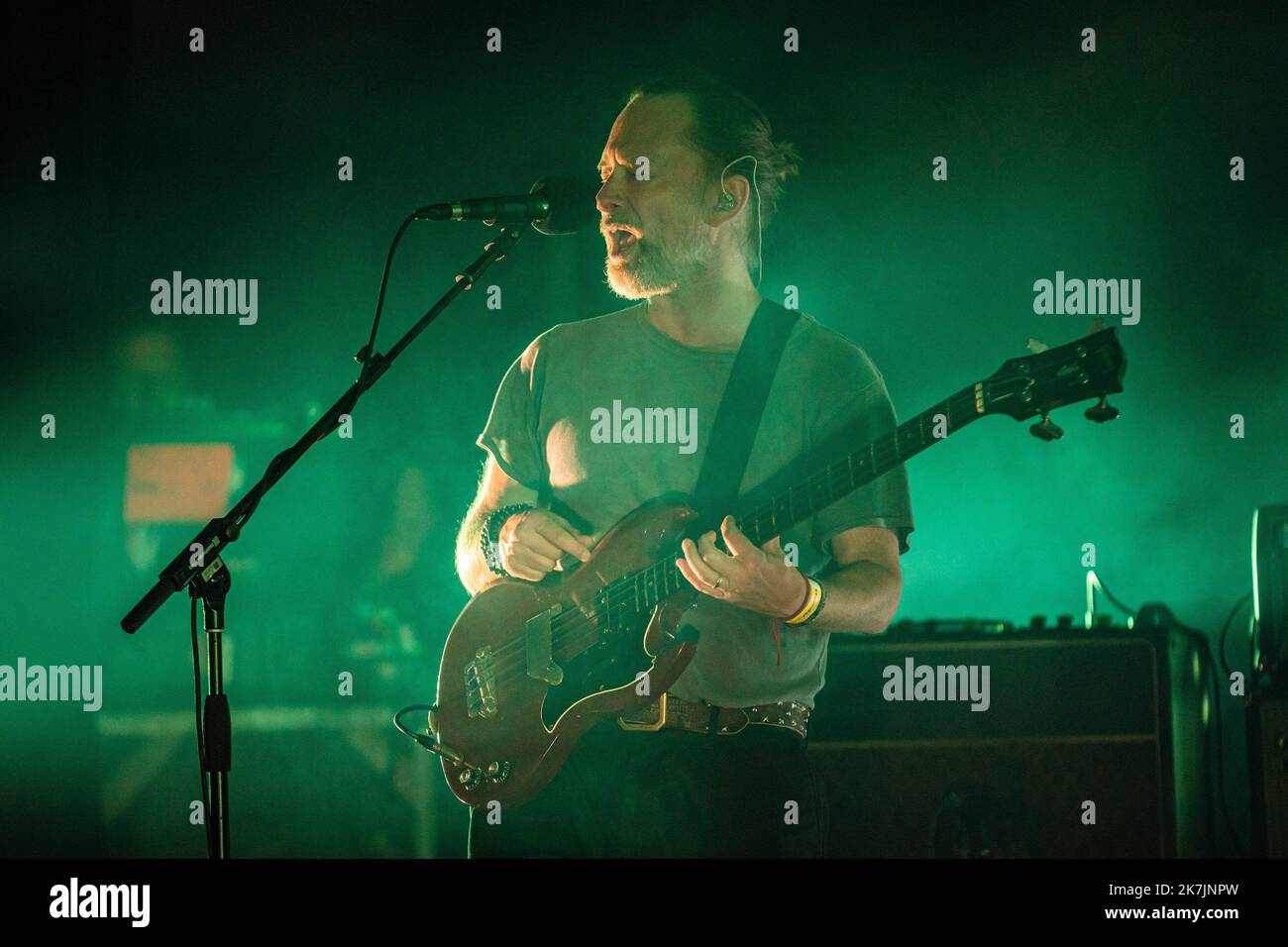 Chanteur avec microphone hi-res stock photography and images - Alamy