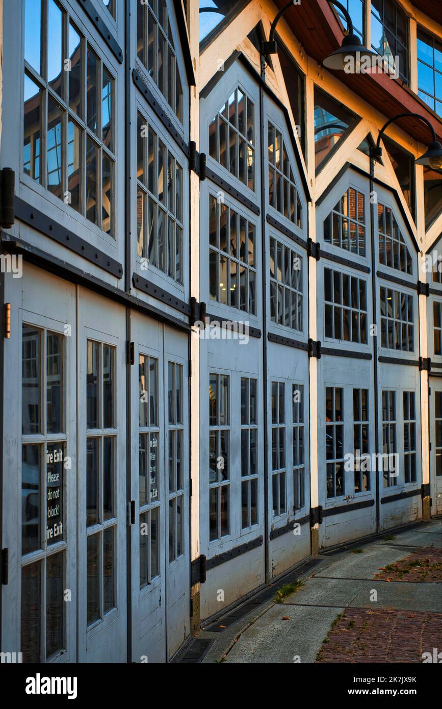 Facade european suburban building hi-res stock photography and images ...