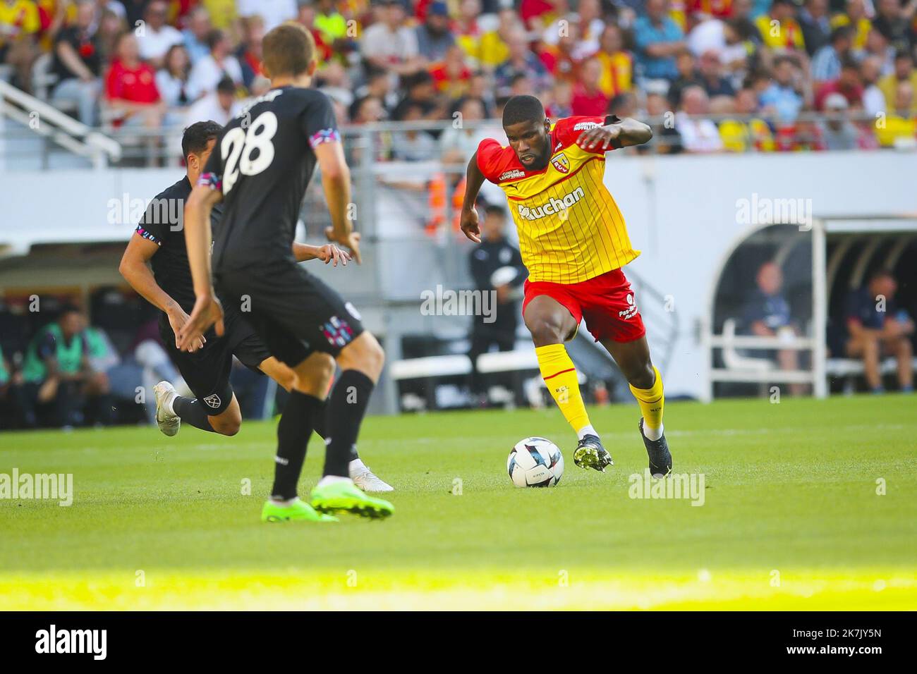 West ham united stade de football hi-res stock photography and images ...