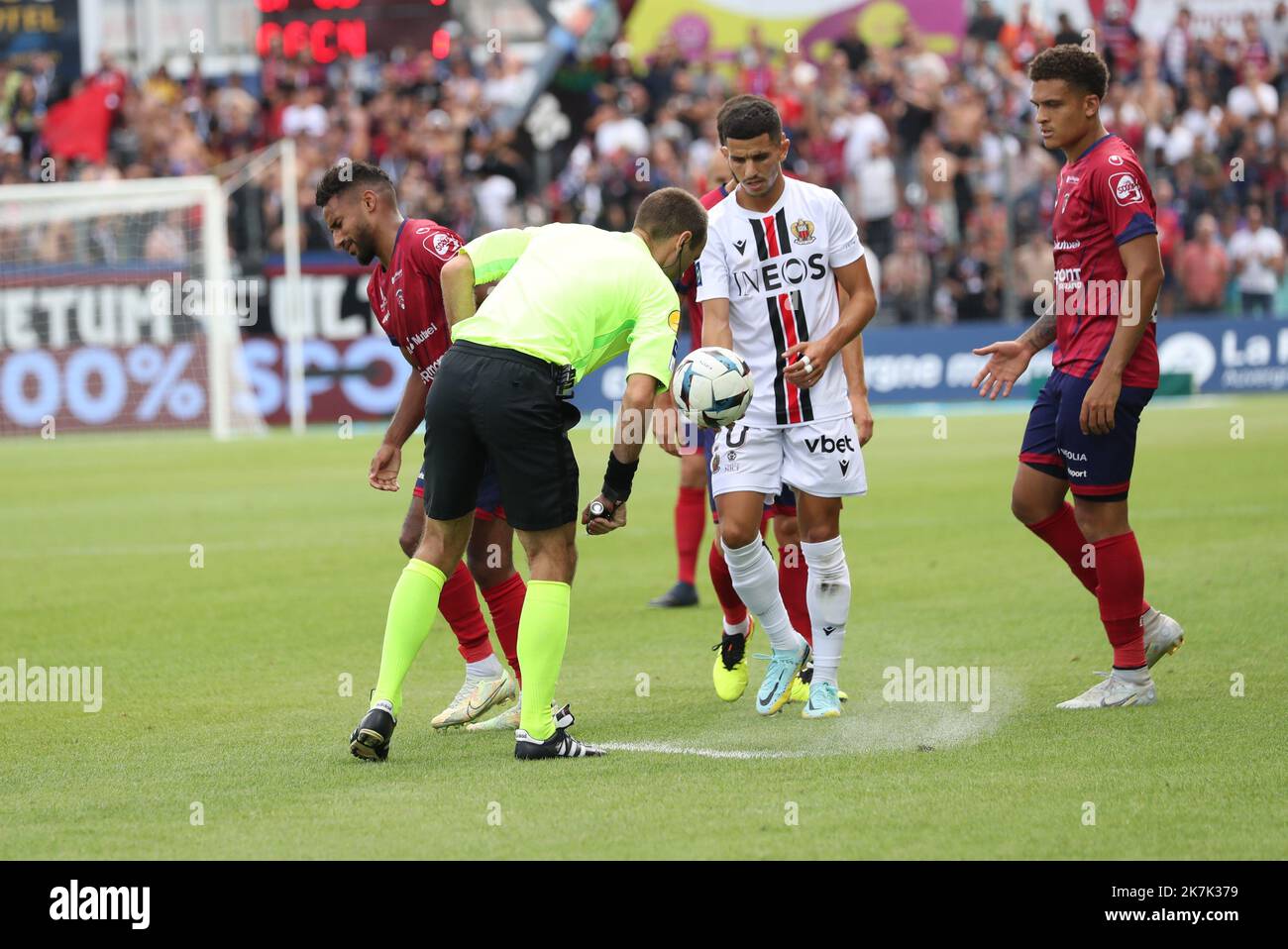 Coup franc hi-res stock photography and images - Alamy