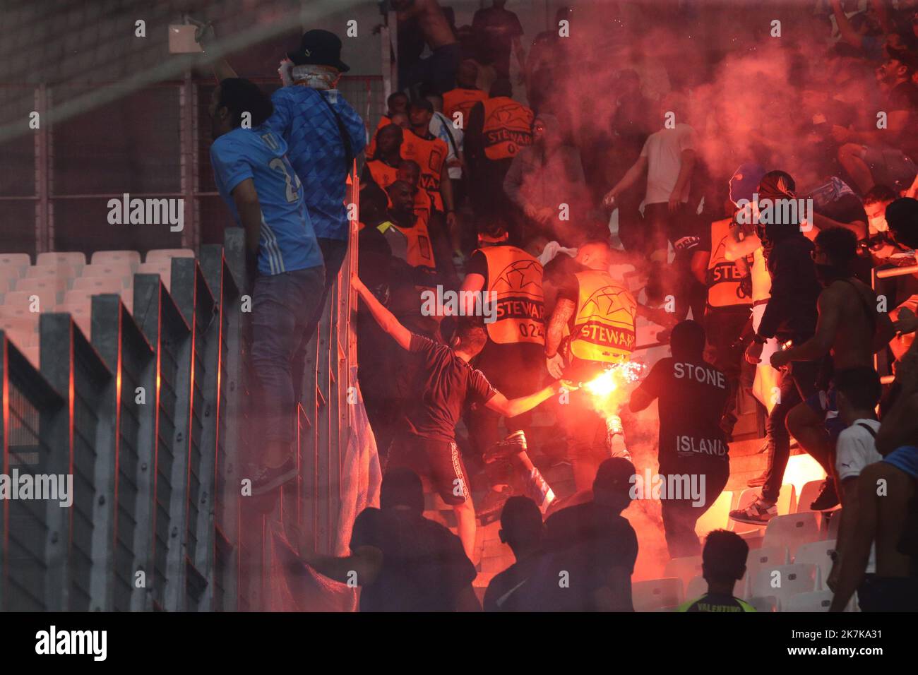 Feux d'artifice de stade hi-res stock photography and images - Alamy