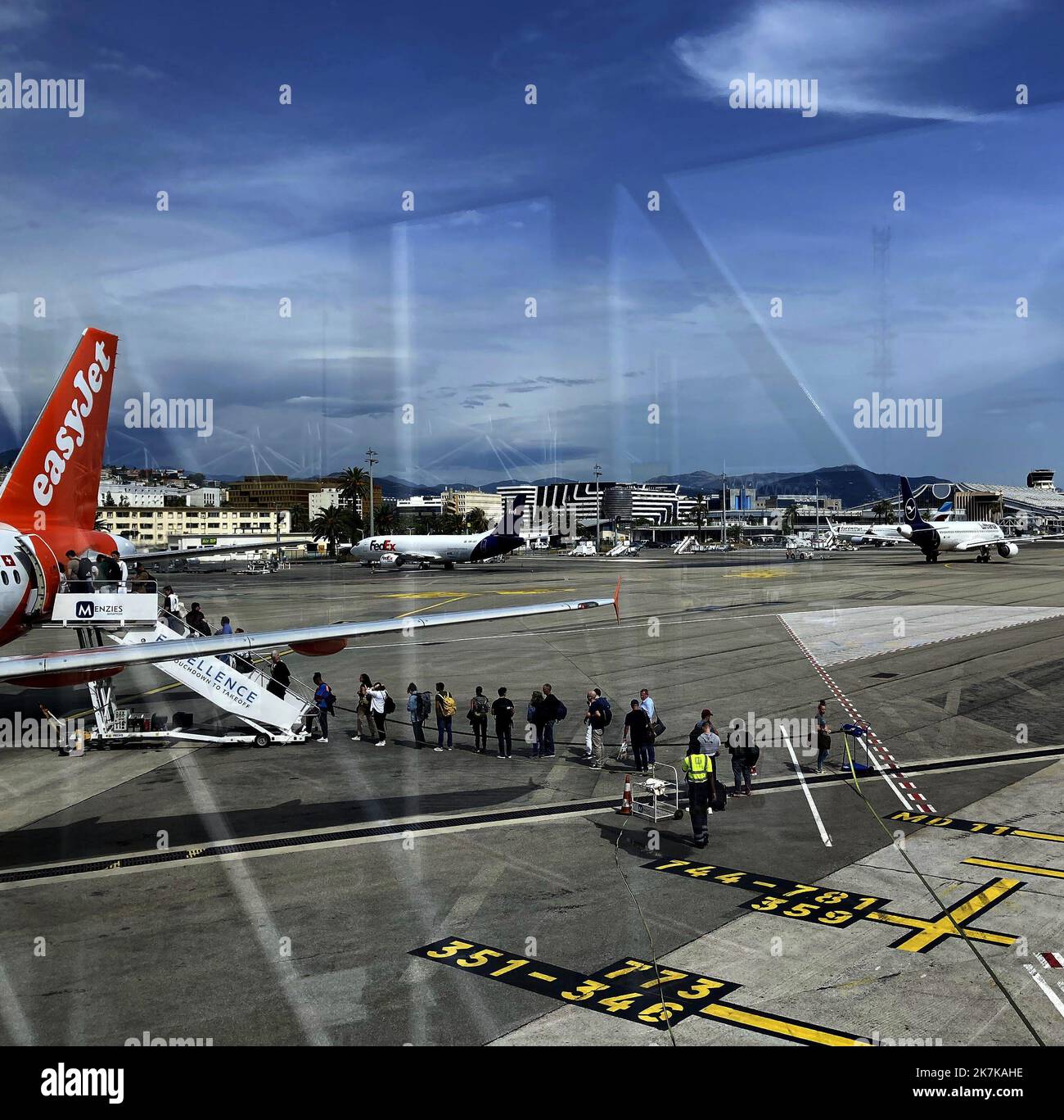 ©Francois Glories/MAXPPP - 09/09/2022 Passengers board an Easyjet ...
