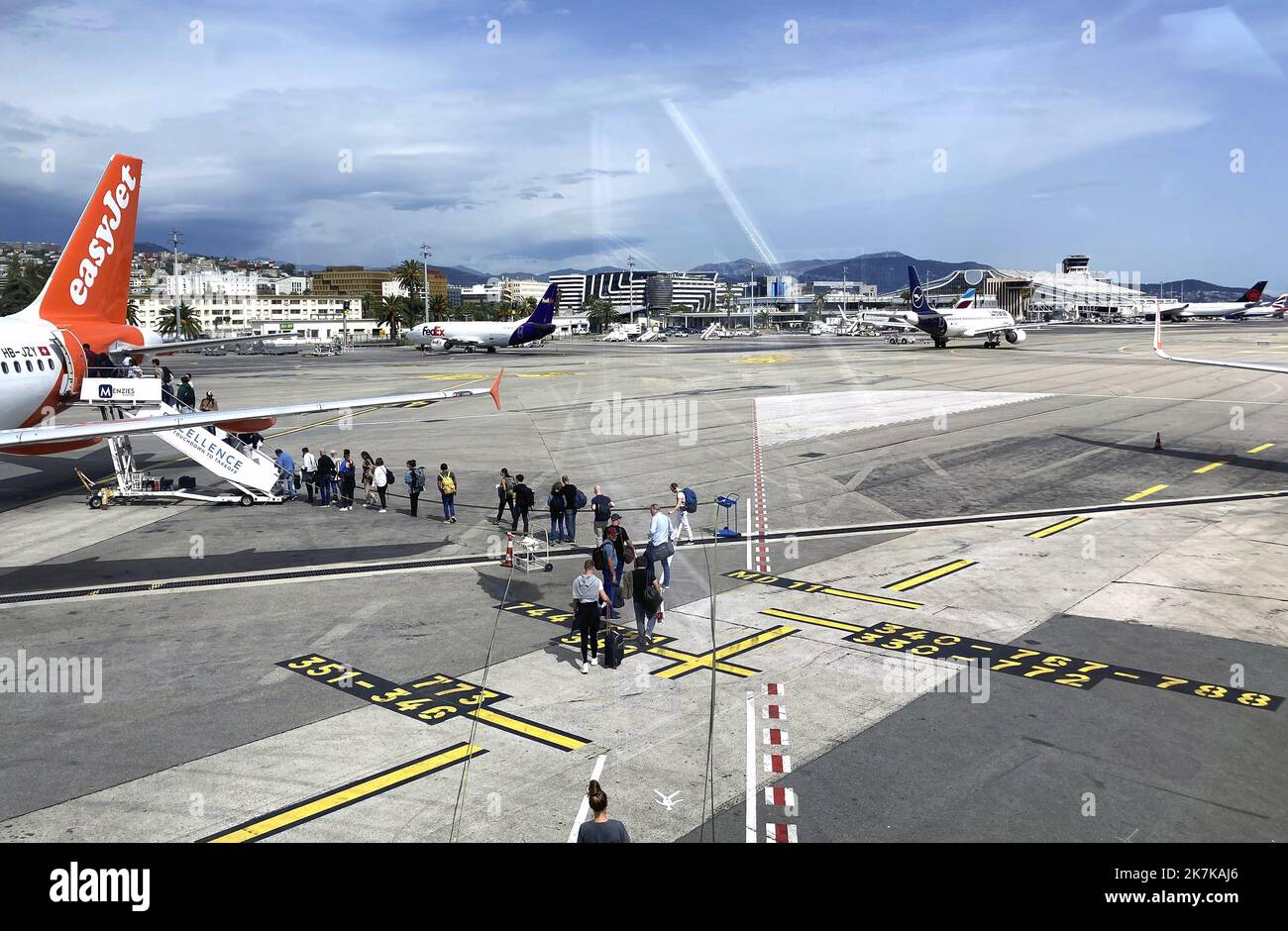 ©Francois Glories/MAXPPP - 09/09/2022 Passengers board an Easyjet ...