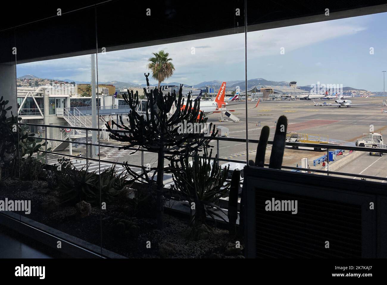 ©Francois Glories/MAXPPP - 09/09/2022 Passengers board an Easyjet ...